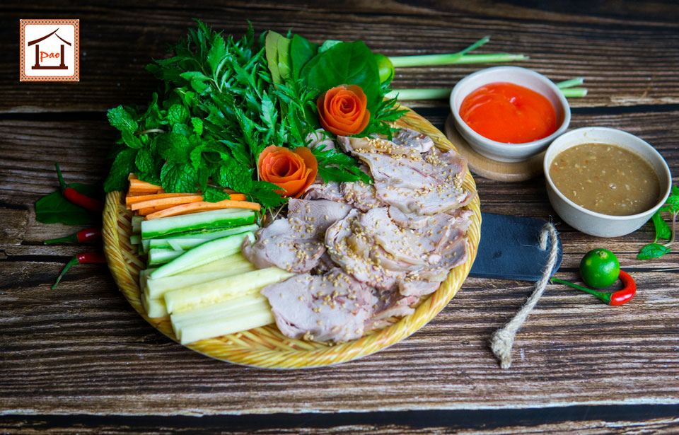 Bê sữa cuốn rau rừng - Pao Quán